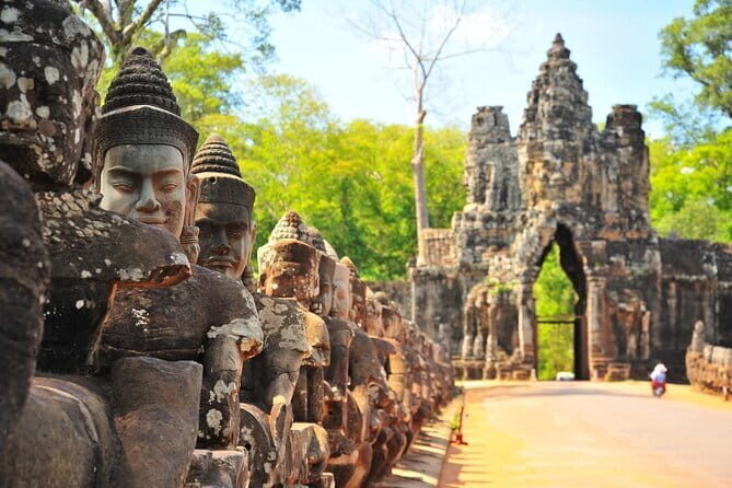 Angkor Wat, Ta Prohm, Angkor Thom, Bayon Temple Day Tour - Discovering Angkor Wat and Its Environs