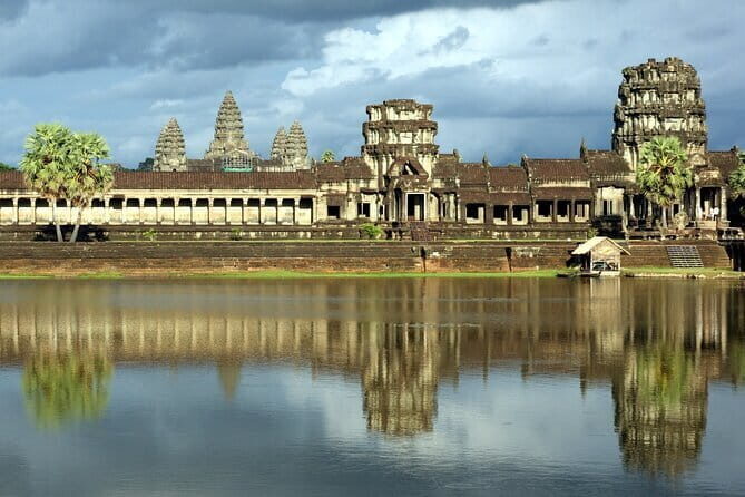 Angkor Wat, Ta Prohm, Angkor Thom, Bayon Temple Day Tour - Transportation and Group Size