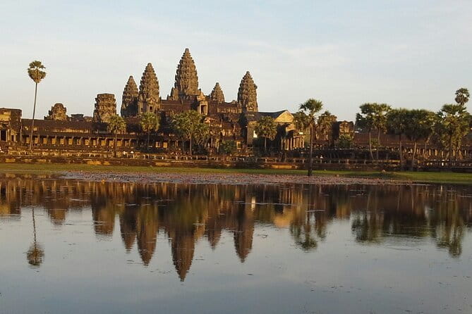 Angkor Wat Tour with Sun Rise Small Group Day Tour - Key Points