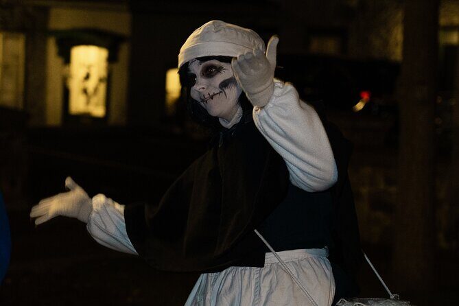 Animated Crime Walking Tour in Old Quebec - The Atmosphere and Nighttime Setting