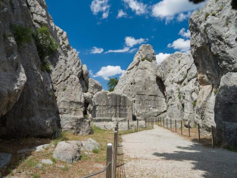 Ankaras Bronze Age Tour: Hattusas, Yazilikaya & Alacahöyük - Exploring the Sites: What Youll Experience