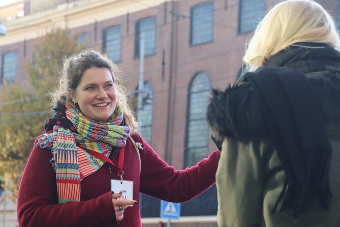 Anne Frank Walking Tour and Jewish Quarter in EN/DE/ES/IT - The Guide and the Experience
