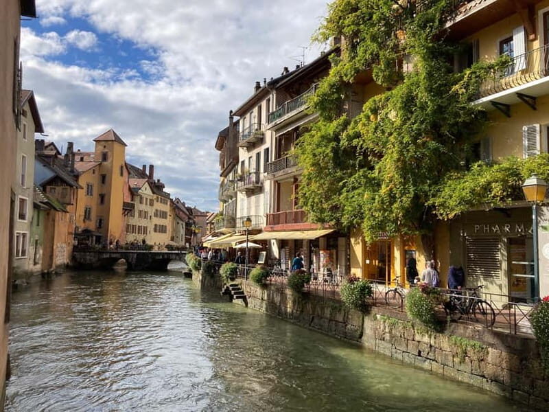 Annecy : architectural guided tour of the Venice of the Alps - Discovering Annecys Architectural Gems
