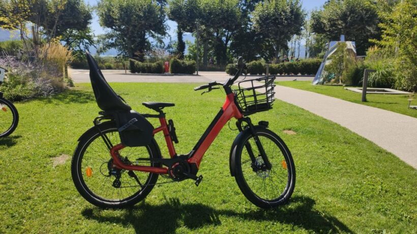 Annecy-le-Vieux, France: Electric and Muscle Bike Rentals - Discovering Lake Annecy on Two Wheels: An In-Depth Look
