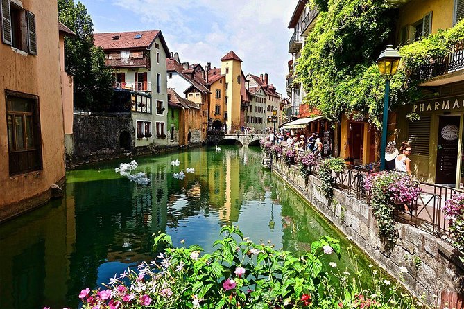 Annecy - Venice of the Alps - Tour From Geneva - Shopping and Dining Opportunities