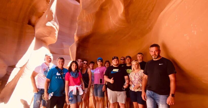 Antelope Canyon and Horseshoe Bend Day Tour from Las Vegas - Transportation and Group Size