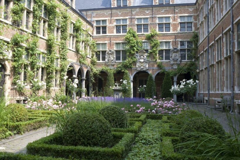 Antwerp: Private Historical Highlights Walking Tour - The Highlights of Antwerp’s Trading and Artistic Heritage