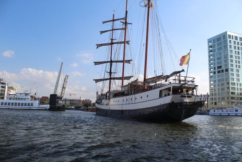 Antwerp: Private Old Harbour Boat Tour Incl. Drinks & Snacks - Who Should Consider This Tour?
