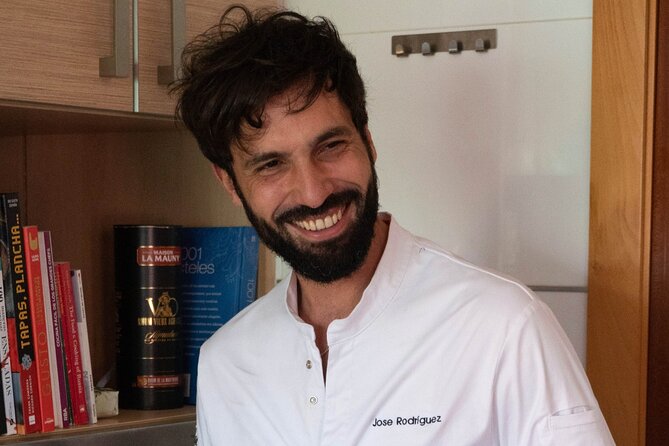 Any Day Is Sunday: Paella Cooking Class With Tapas and Sangria - Sipping Sangria Amidst the Flavors