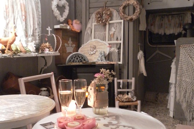 Aperitif dinner in a bohemian caravan - The Sum Up