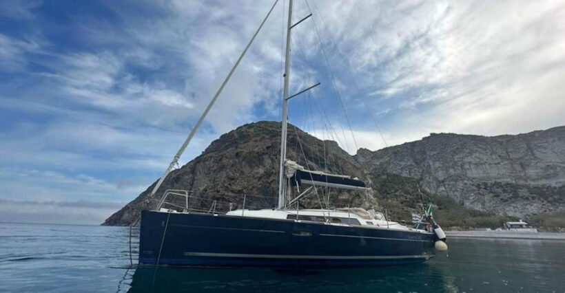 Aperitif on a sailboat in Taormina - Key Points:
