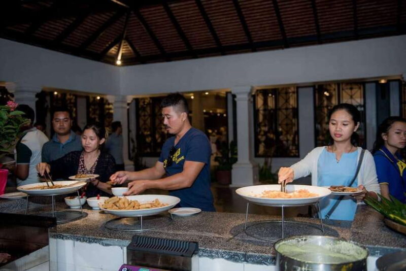 Apsara Traditional Dances & Local Buffet with Tuk-Tuk Ride - Key Points