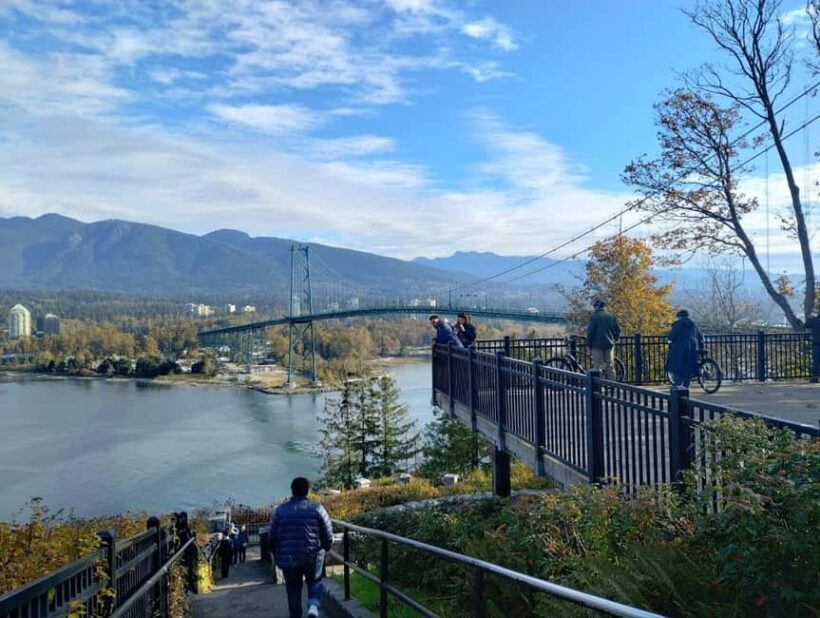 Aquarium & StanleyPark+20 Gem Spots+City/Vip Car+Small Group - Authentic Experiences from Reviews