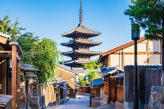 Arashiyama Sagano Romantic TrainFushimi Inari Taisha & Nara Park - Authenticity and Practicality