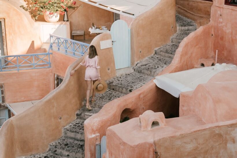 Archaeological Bus Tour To Akrotiri Excavations & Red Beach - The Highlight: Akrotiri Excavations