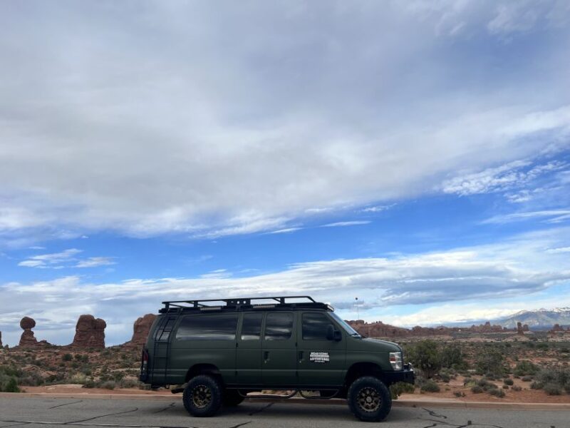 Arches National Park: Sunset Pavement Van Tour - Key Points