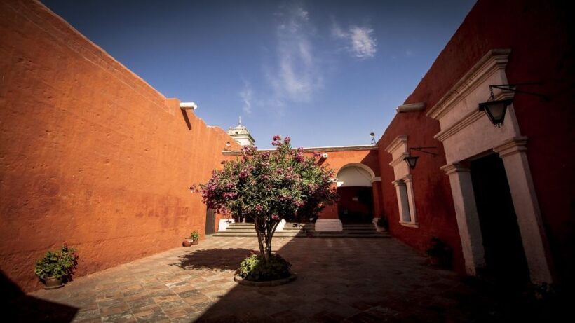 Arequipa: Walking Tour and Santa Catalina Monastery - Discovering Arequipa’s White City