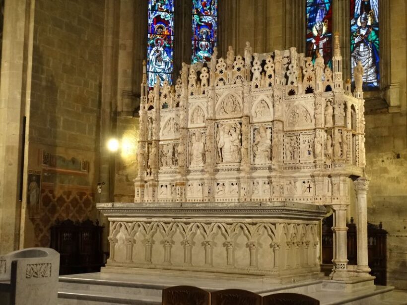 Arezzo: Guided Walking Tour with Piazza Grande - The Sum Up