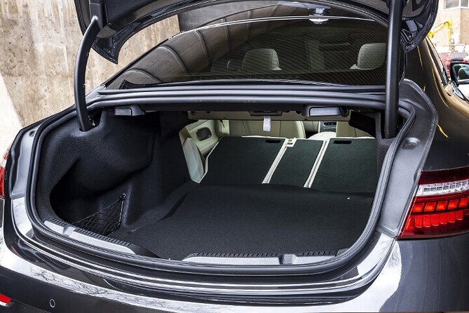 Arrival from Barcelona Port to Barcelona City by Private Sedan - Introduction