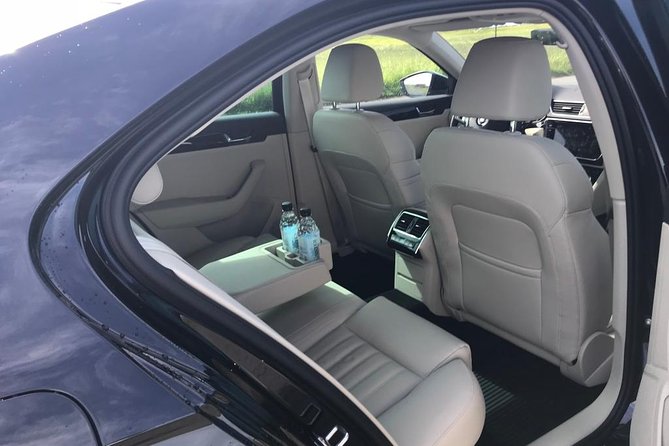 Arrival in Iceland Review: A Smooth Transfer Experience - Booking the Transfer