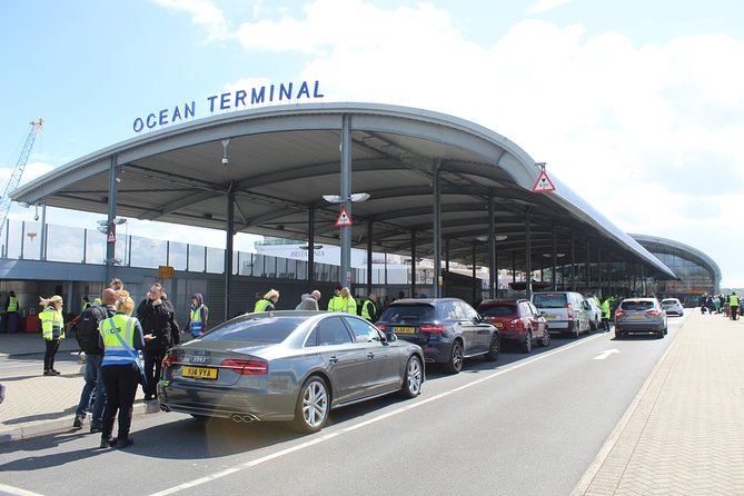 Arrival or Departure Private Transfer: Gatwick Airport to Southampton Cruise Port - The Experience on the Road