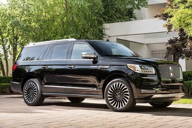 Arrival Private Transfer: Montreal Airport YUL to Montreal in Luxury SUV - Who Would Love This Service?