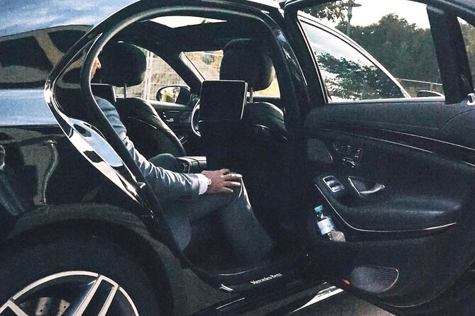 Arrival Transfer: Lisbon Airport LIS to Lisbon in Business Car - Introduction