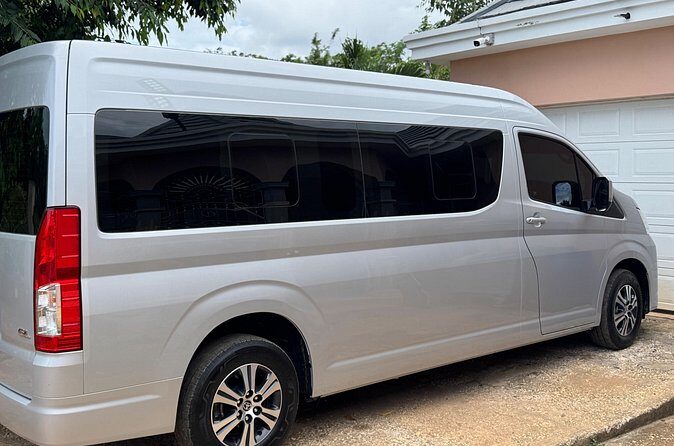 Arrive in Style Montego Bay Roundtrip Transfer - Who Is This Transfer Best For?