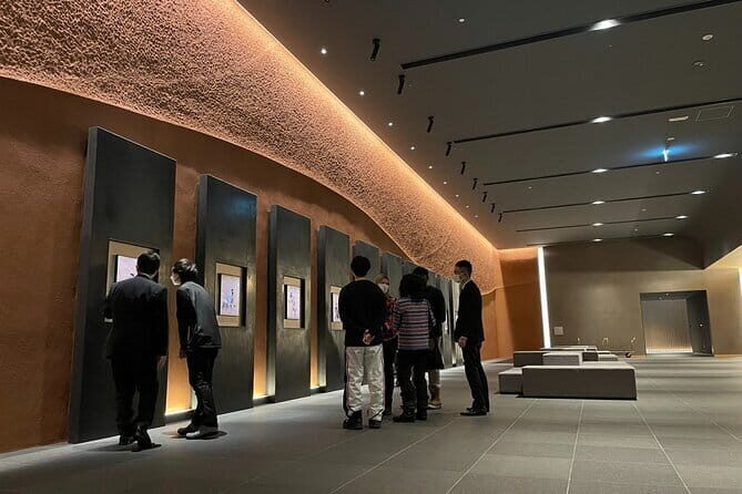 Art Tour & Cafe Time at the Airport Premium Hotel - Exploring the Art Tour & Cafe Experience