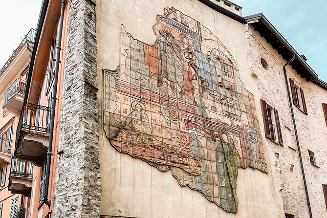 As City Walking Tour - Exploring the Lakeside Villas