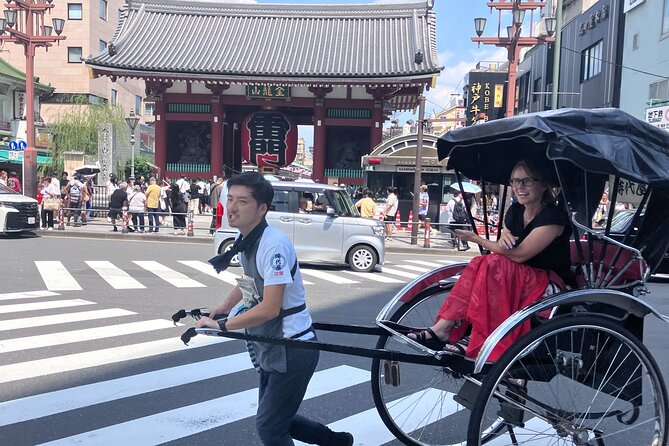 Asakusa, Tokyo: Rickshaw Experience and Highlights Walking Tour - Witness the Impressive Kaminarimon Gate