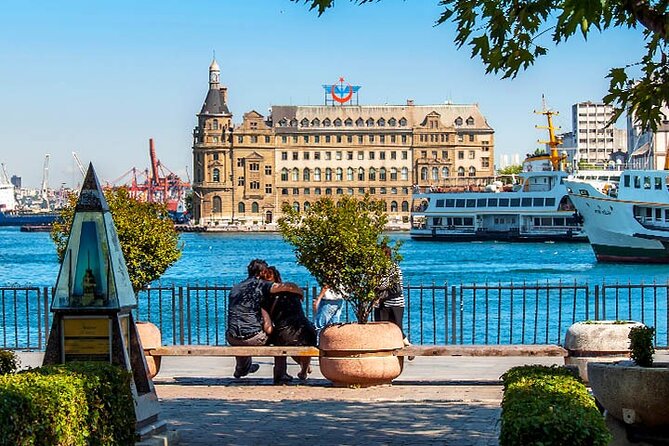 Asian Side of Istanbul: Uskudar and Kadikoy Full Day Walking Tour - Exploring Uskudar