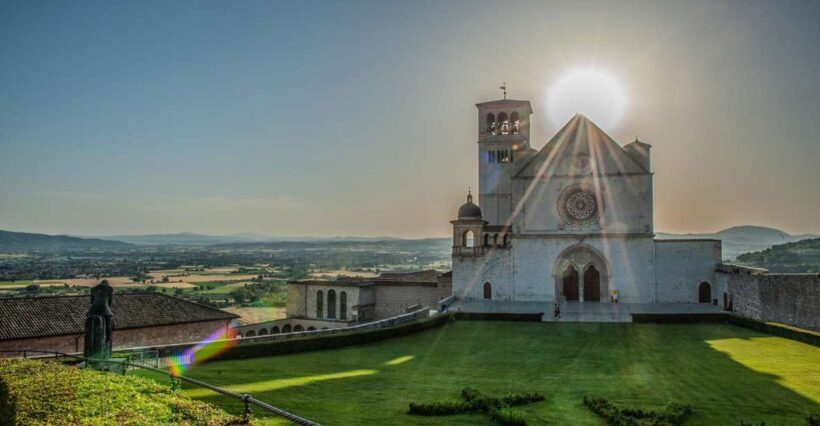 Assisi: Walking Tour with St. Francis Basilica Visit - The Experience in Detail