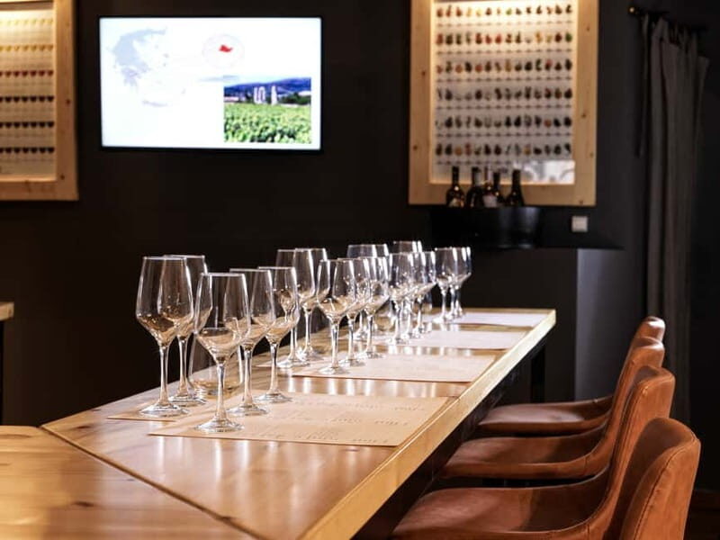Athens: Acropolis Wine Tasting with Cheese and Olives - The Atmosphere and Setting
