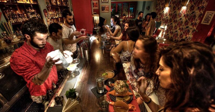 Athens by Night: Sightseeing, Spirits, and Food - An In-Depth Look at the Experience