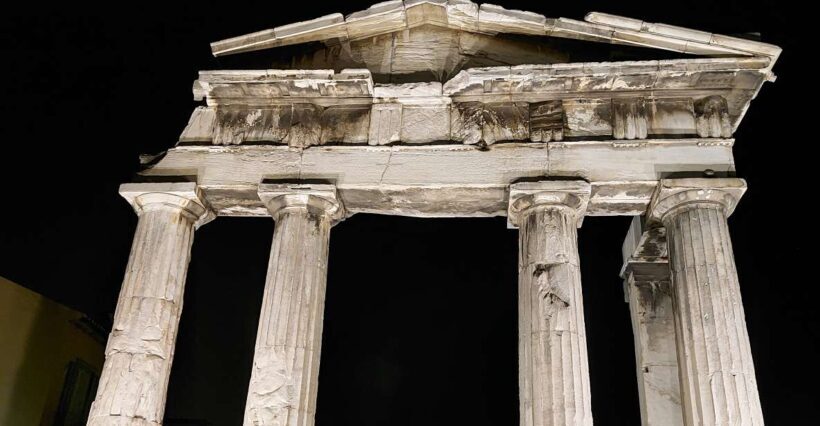 Athens: City Highlights Nighttime Walking Tour in Spanish - The Sum Up
