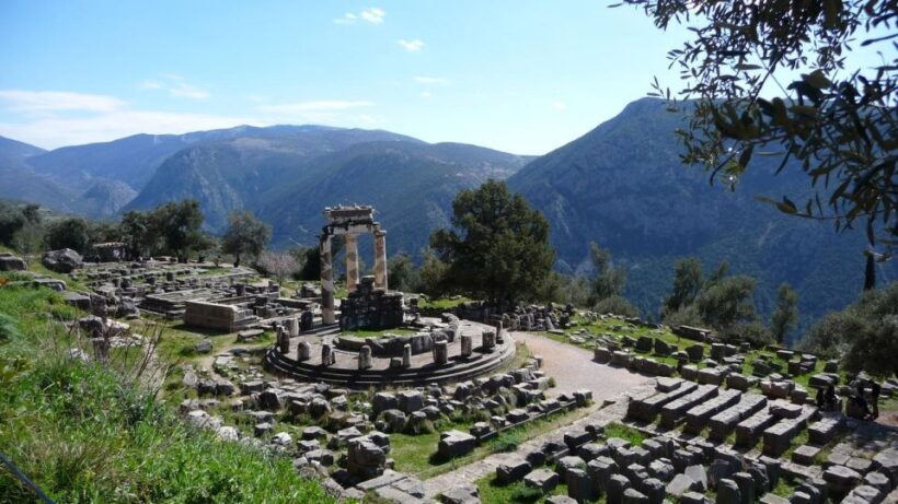 Athens : Delphi - Meteora - Thermopulae 2 day tour ! - FAQs