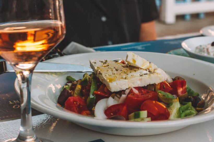 Athens: Evening Guided Walking Tour with Plaka & Dinner - Key Points