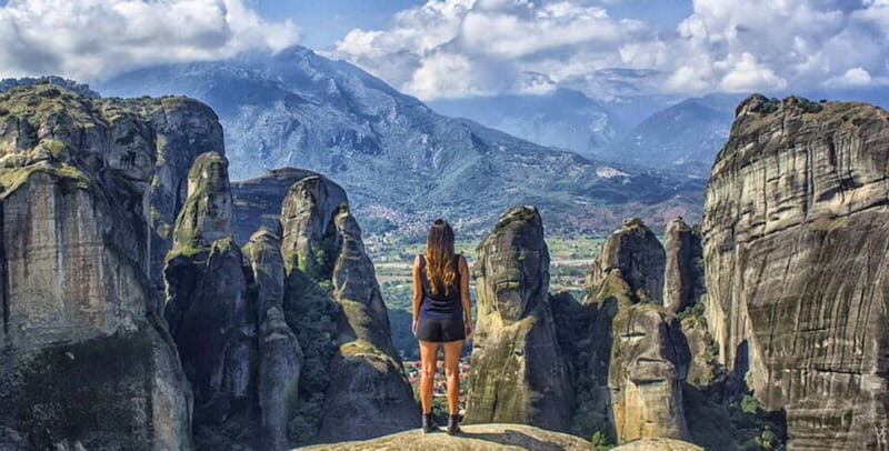 Athens: Meteora Day Trip in Spanish with Live Guide & Lunch - Starting Point and Logistics