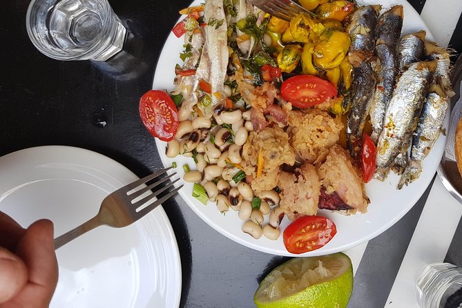 Athens: The Classic Food Tasting Tour Review - The Role of the Tour Guide