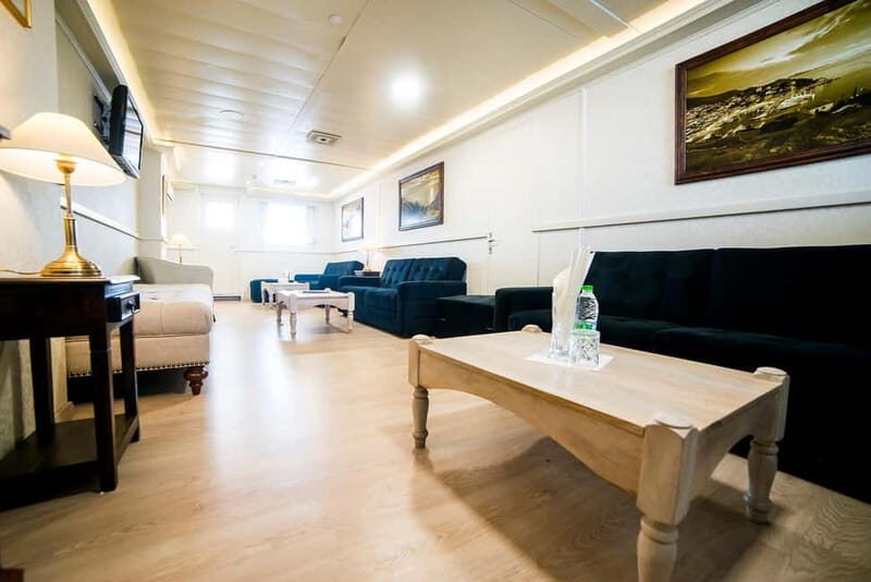 Athens: VIP Swimming Cruise to three islands - The Full Breakdown of What You Can Expect