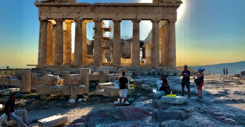 Athens:Acropolis - Historical Center Walking Tour in Spanish - Who Should Consider This Tour?