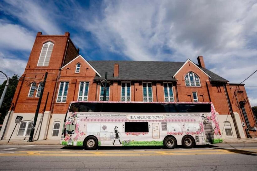 Atlanta: Tea Around Town Bus Tour with City Highlights - Discovering Atlanta from a Pink Bus
