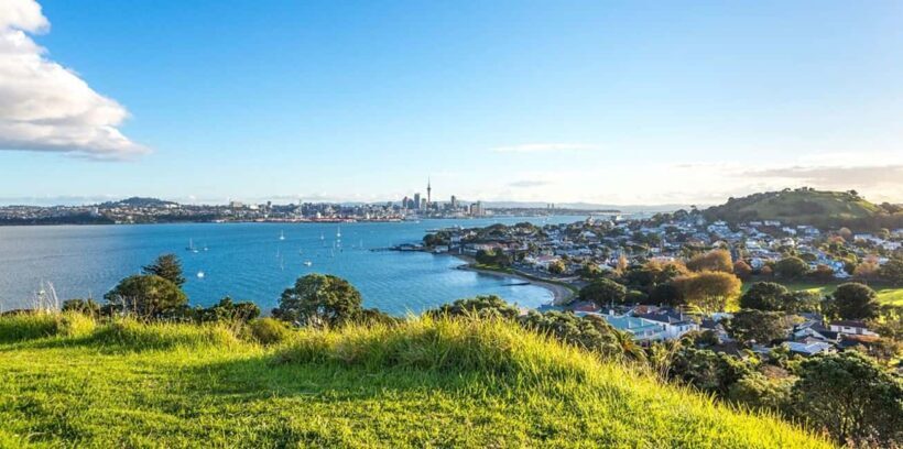 Auckland: Coast to Coast Private Eco Tour - Crossing Auckland: From West to East