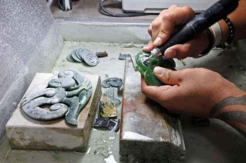 Auckland: Full-Day Jade Carving, Honey Tasting & Wine Tour - Analyzing the Value