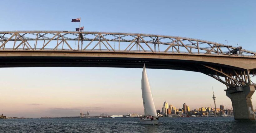 Auckland: Harbour Sailing Cruise with 3-Course Dinner - Key Points