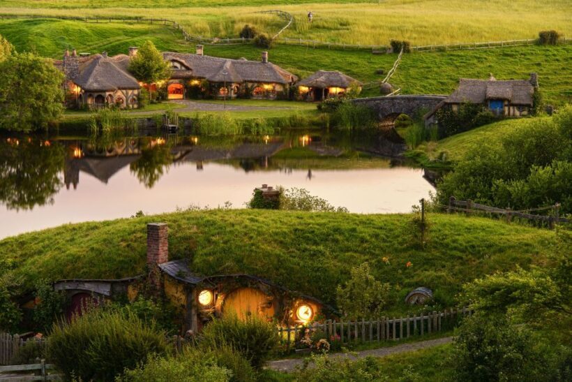 Auckland: Hobbiton and Rotorua Day Tour including Te Puia - FAQs