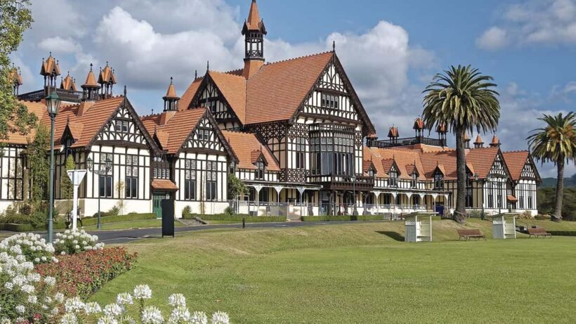 Auckland: One-Way Tour to Rotorua with Waitomo Caves - Practicalities and Tips