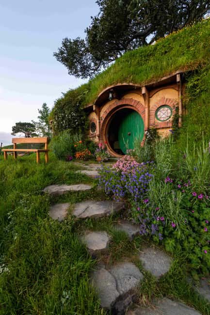 Auckland: Private Hobbiton Movie Set & Waitomo Caves Tour - The Experience from a Traveler’s Perspective