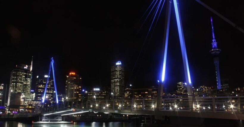 Auckland: Private Walking Tour with a Local - Key Points